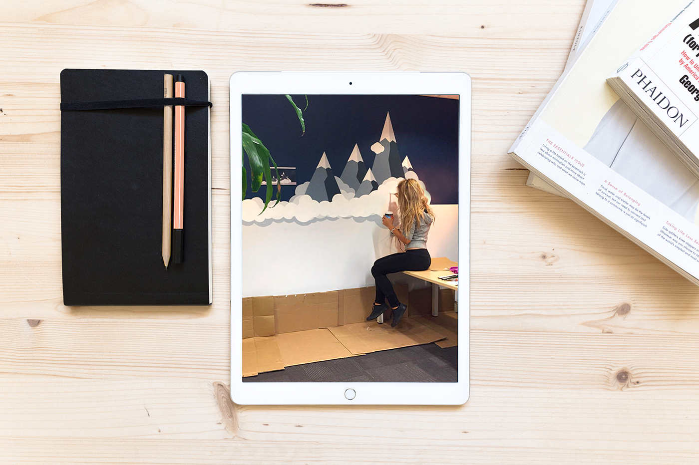 Sustainable artist Marí Koval paints the Stockspot mural - Stockspot Blog