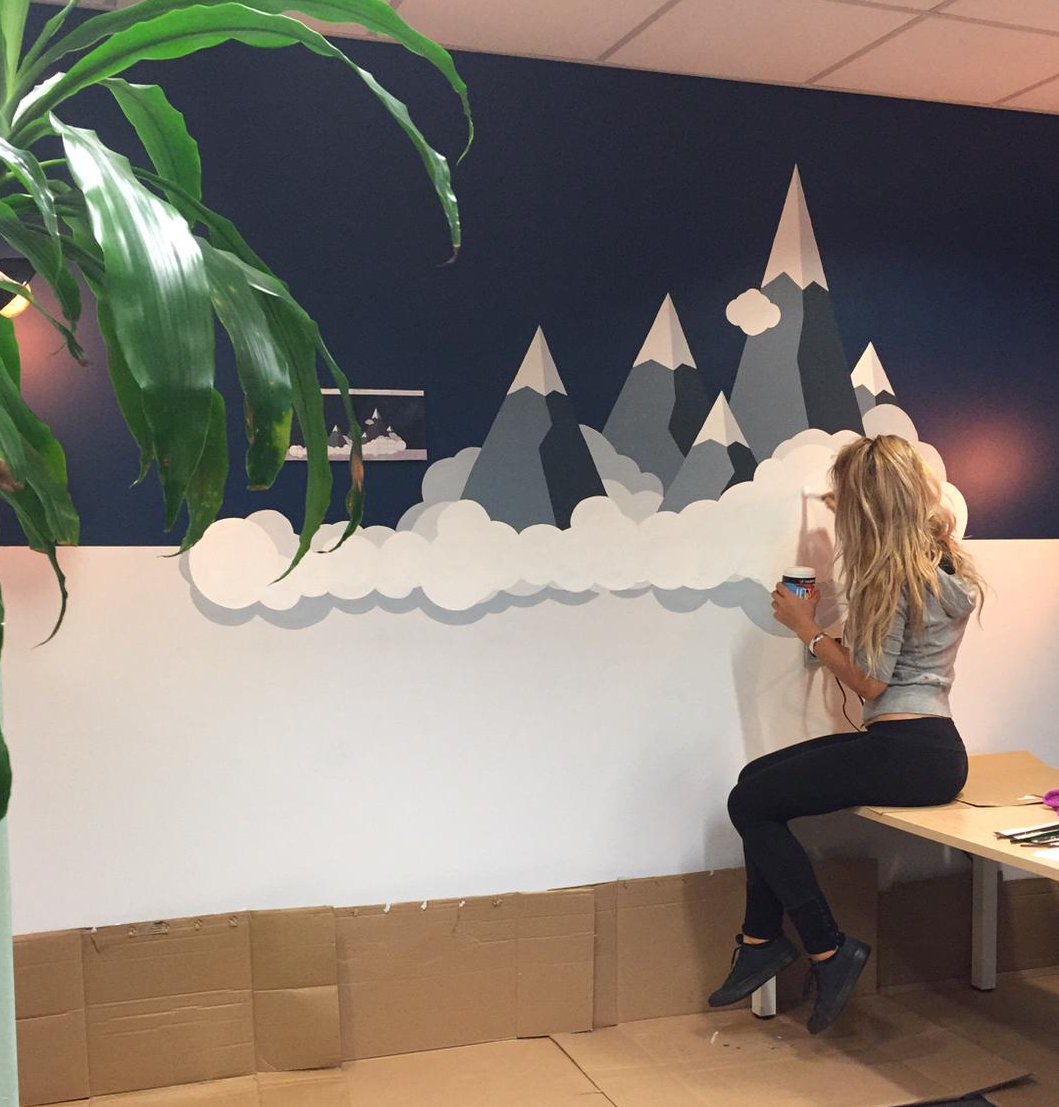 Sustainable artist Marí Koval paints the Stockspot mural - Stockspot Blog